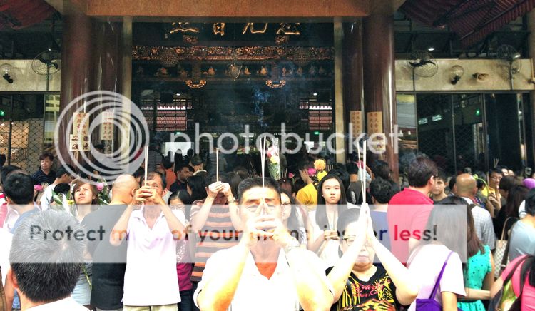 Phoneography weekly: Kwan Im Temple - We live in a flat