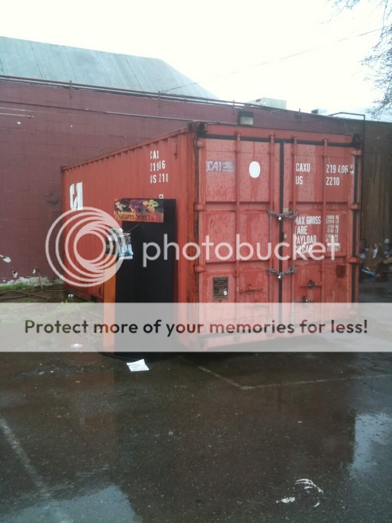 2 weatherproof sea containers | Pirate 4x4